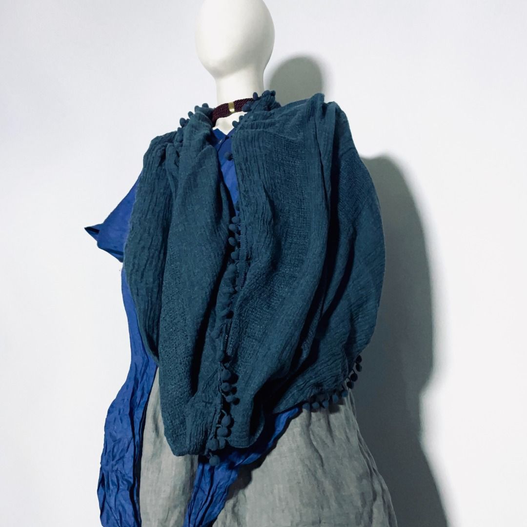 MOODY CLOUD FATFACE POMPOMS GARNITURE DEEP BLUE YONDER Fine Gossamer ...