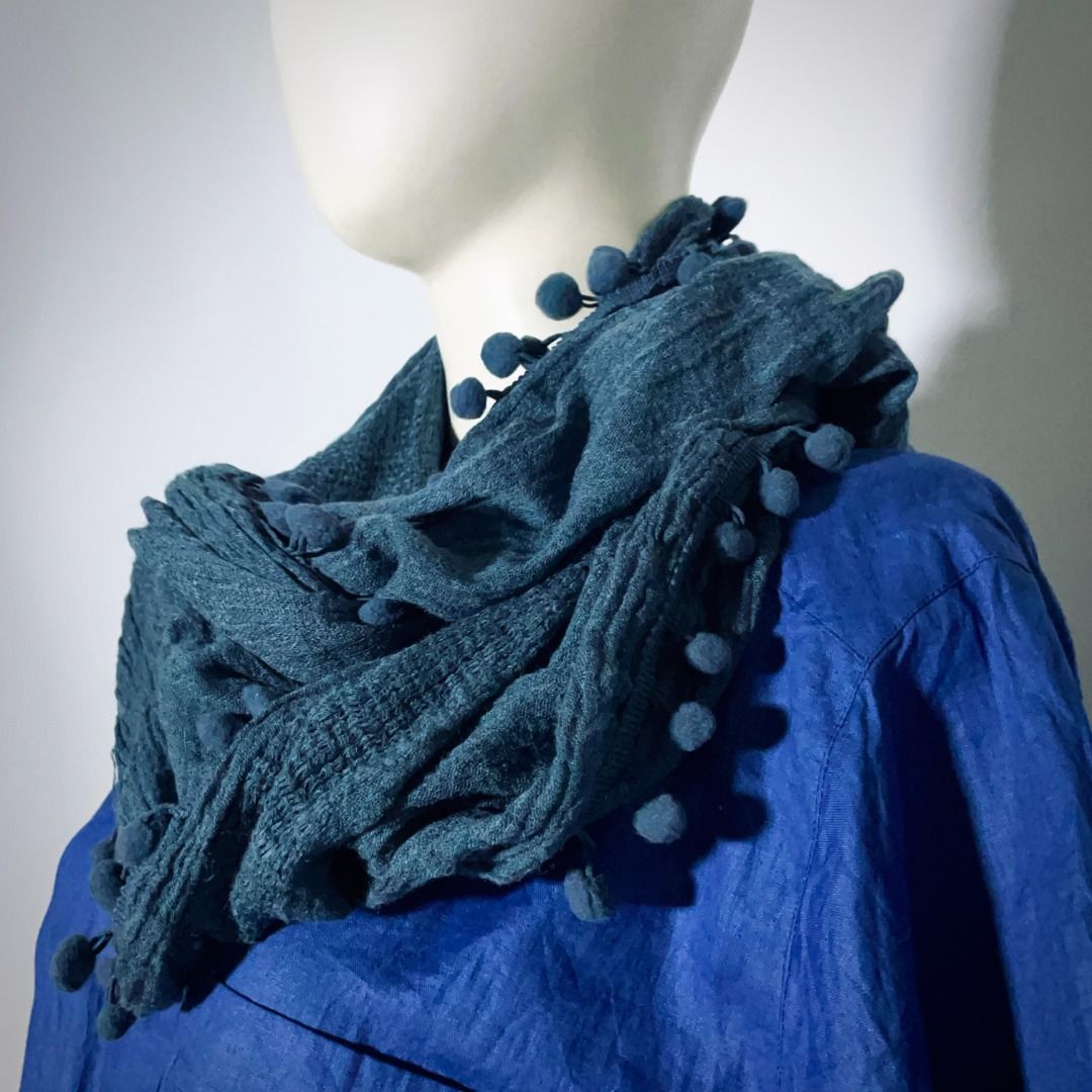 MOODY CLOUD FATFACE POMPOMS GARNITURE DEEP BLUE YONDER Fine Gossamer ...