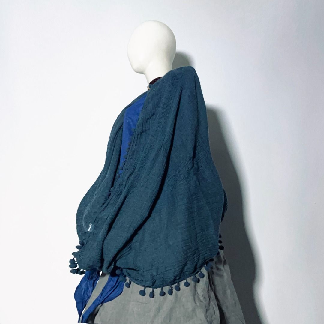 MOODY CLOUD FATFACE POMPOMS GARNITURE DEEP BLUE YONDER Fine Gossamer ...