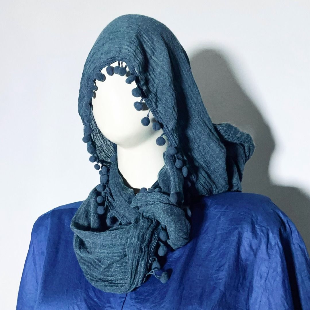 MOODY CLOUD FATFACE POMPOMS GARNITURE DEEP BLUE YONDER Fine Gossamer ...