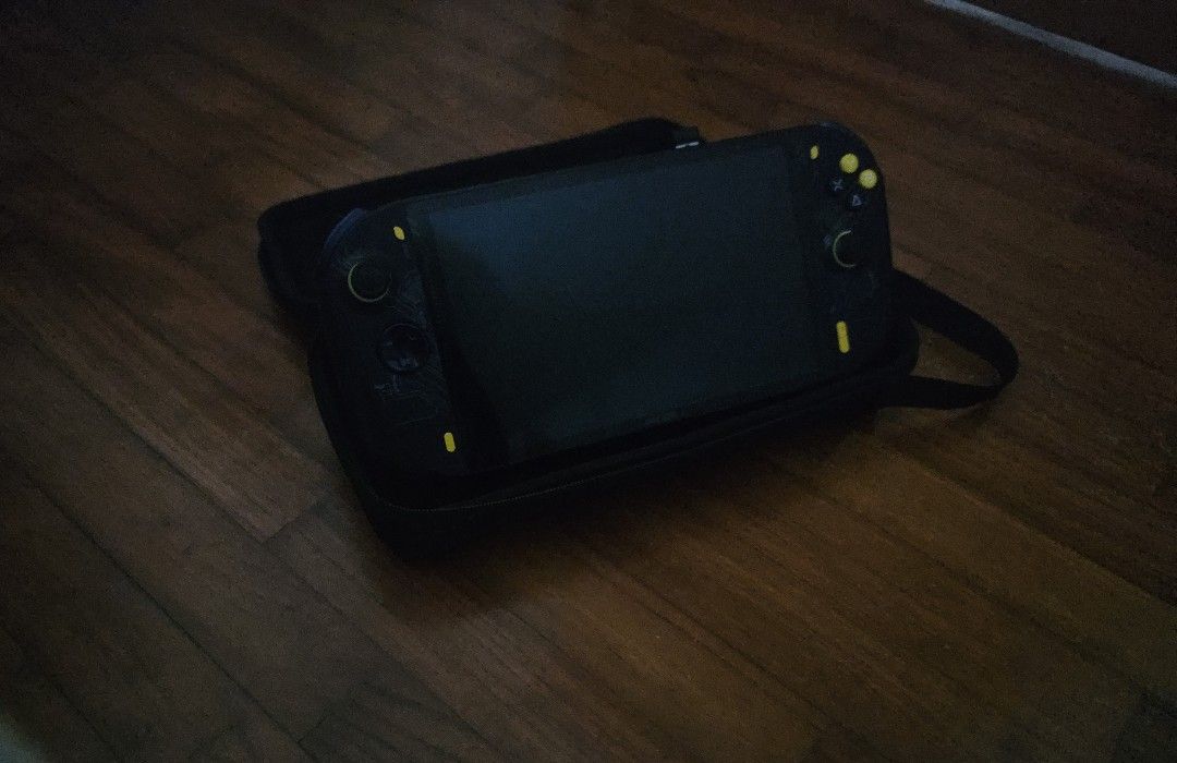 AOKZOE A1L 6800U 16GB RAM/512GB SSD handheld gaming console similar to ...