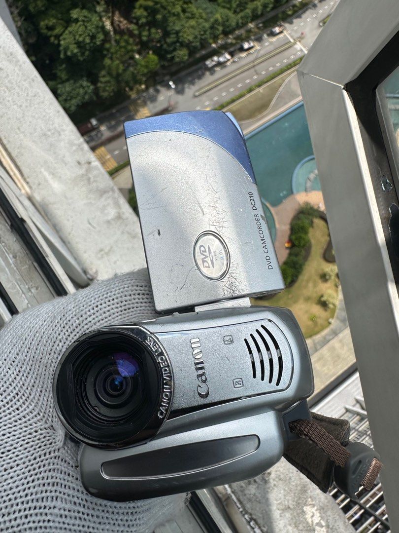 Canon DC210 DVD Camcorder with 35x Optical Zoom, Bundle, Photography ...