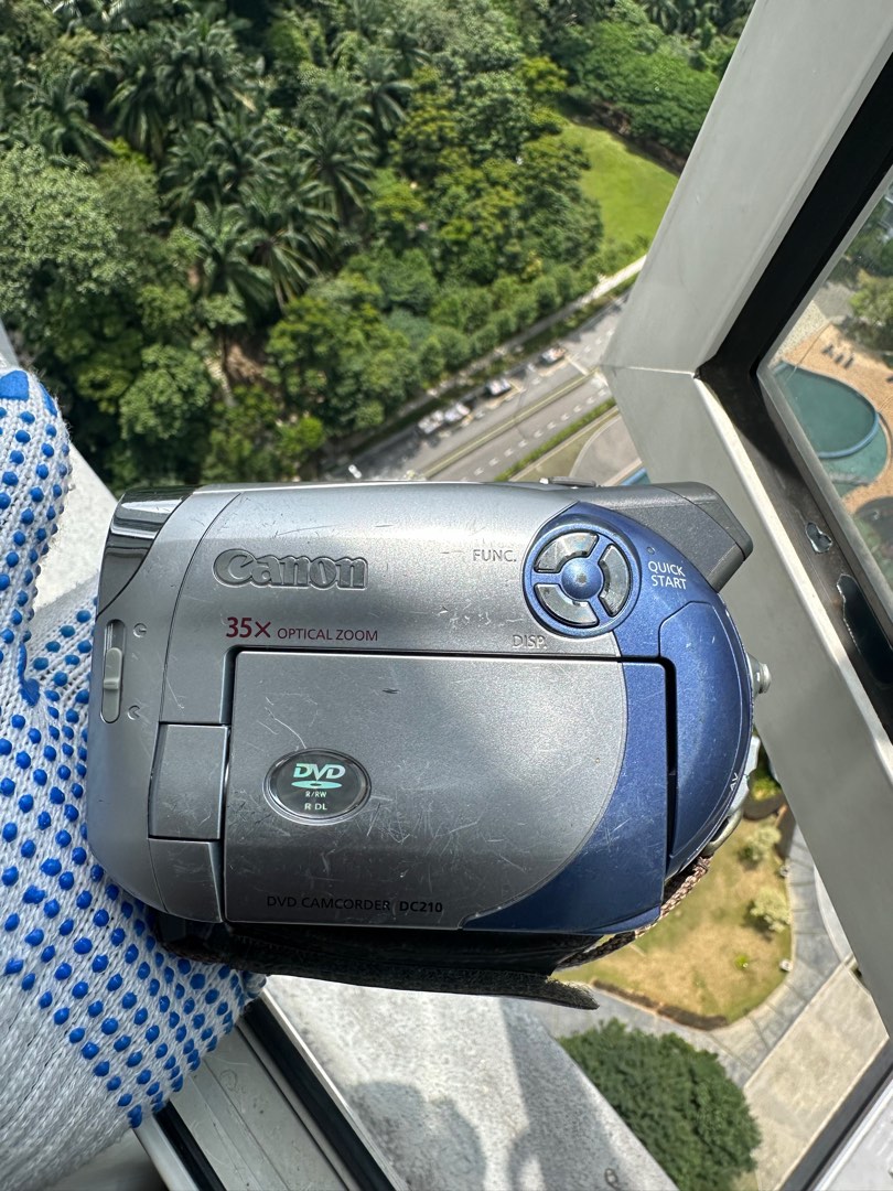 Canon DC210 DVD Camcorder with 35x Optical Zoom, Bundle, Photography ...