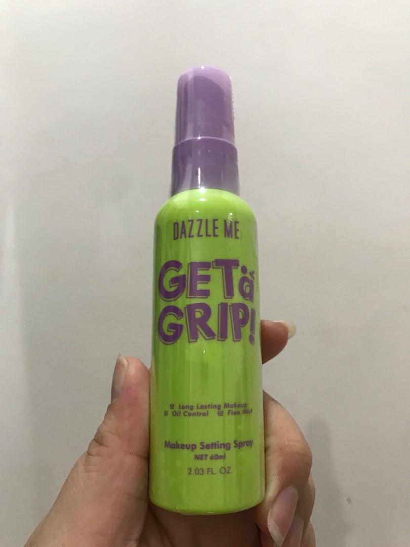 dazzle me / make up setting spray, Kesehatan & Kecantikan, Rias Wajah ...