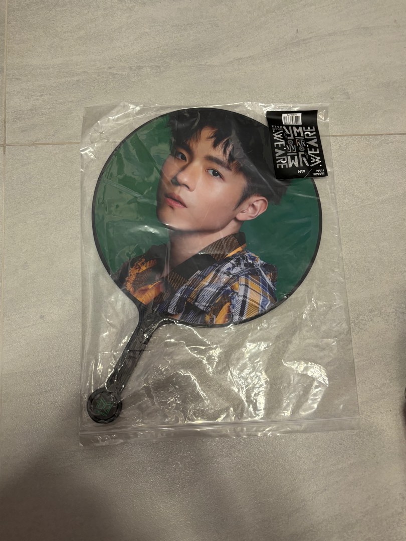 全新Mirror Ian Chan 官方應援扇, 其他, 其他 - Carousell