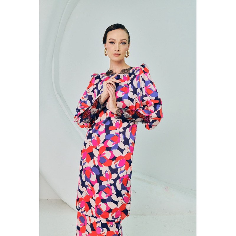 Preloved Dewi Diary Mom & Girl Soraya Kurung, Women's Fashion, Muslimah ...