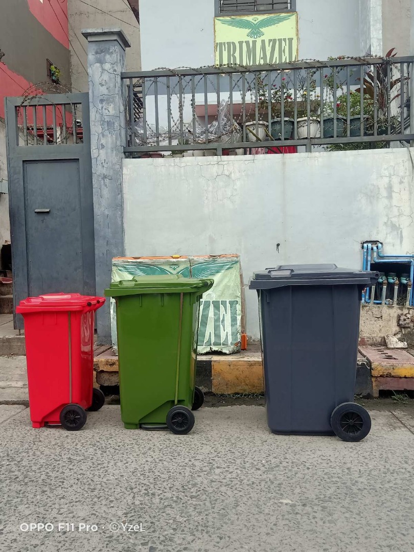 ROLLING TRASH BIN, Furniture & Home Living, Cleaning & Homecare ...