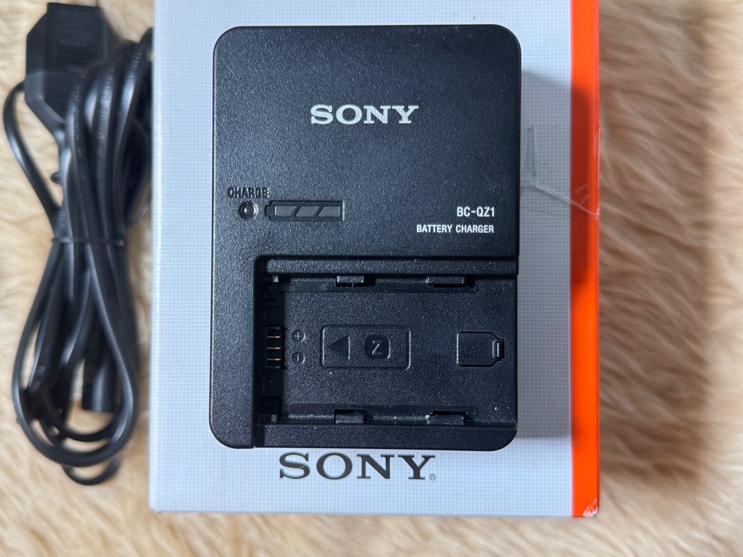 Sony original BC-QZ1 Charger and Sony A7IV L-Plate, Photography ...
