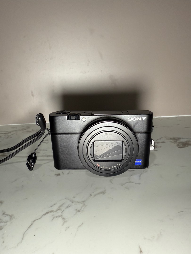 Sony RX100M6 mark 6, Photography, Cameras on Carousell