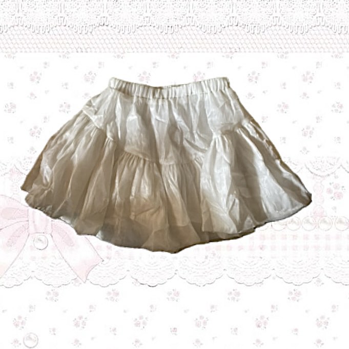 WHITE PUFFED MINI SKIRT, Women's Fashion, Bottoms, Skirts on Carousell