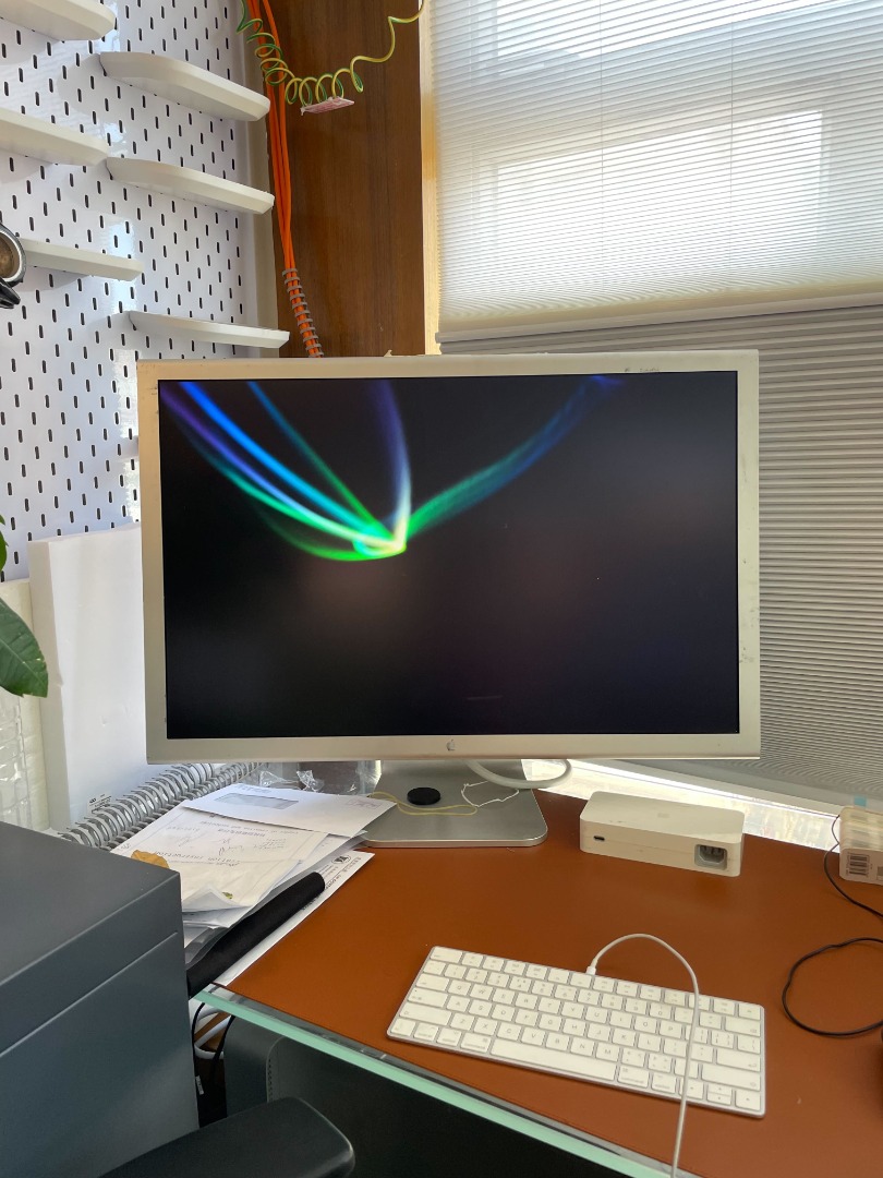 Apple 30 inch Cinema Display, 電腦＆科技, 電腦周邊及配件, 電子屏幕 - Carousell