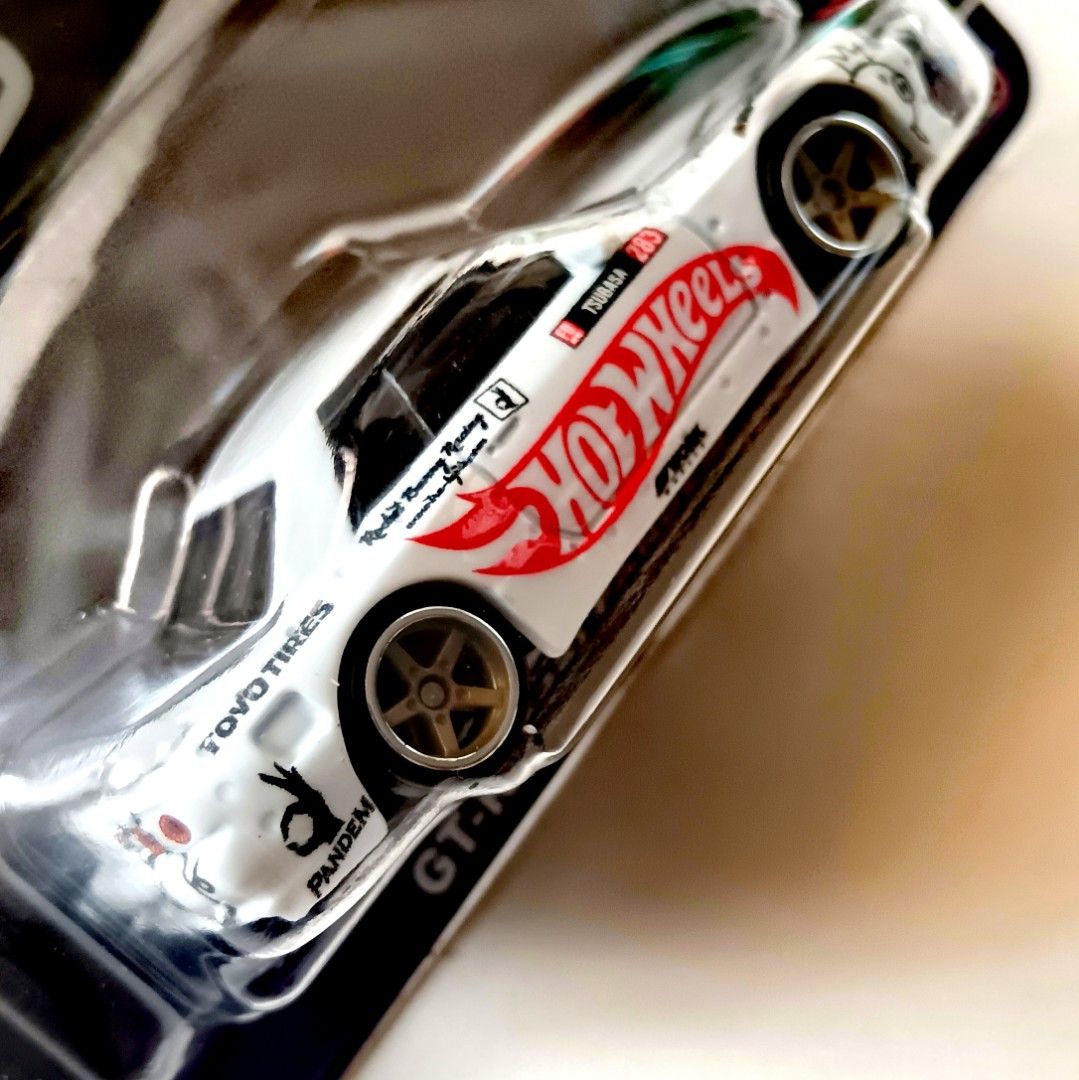 HOT WHEELS PREMIUM CAR CULTURE 2024 Modern Classic Nissan Skyline GT-R (R32) Pandem, Hobbies ...