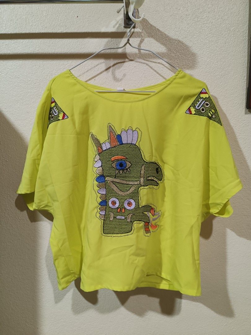 Ladylike blouse da Vinci cooling embroidery golden sutures horse decor ...