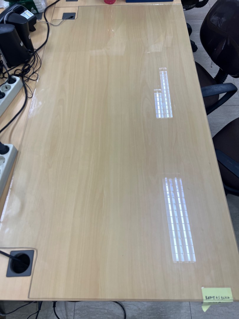 Meja Kantor Merk High Point Dengan Laci, Perabotan Rumah di Carousell