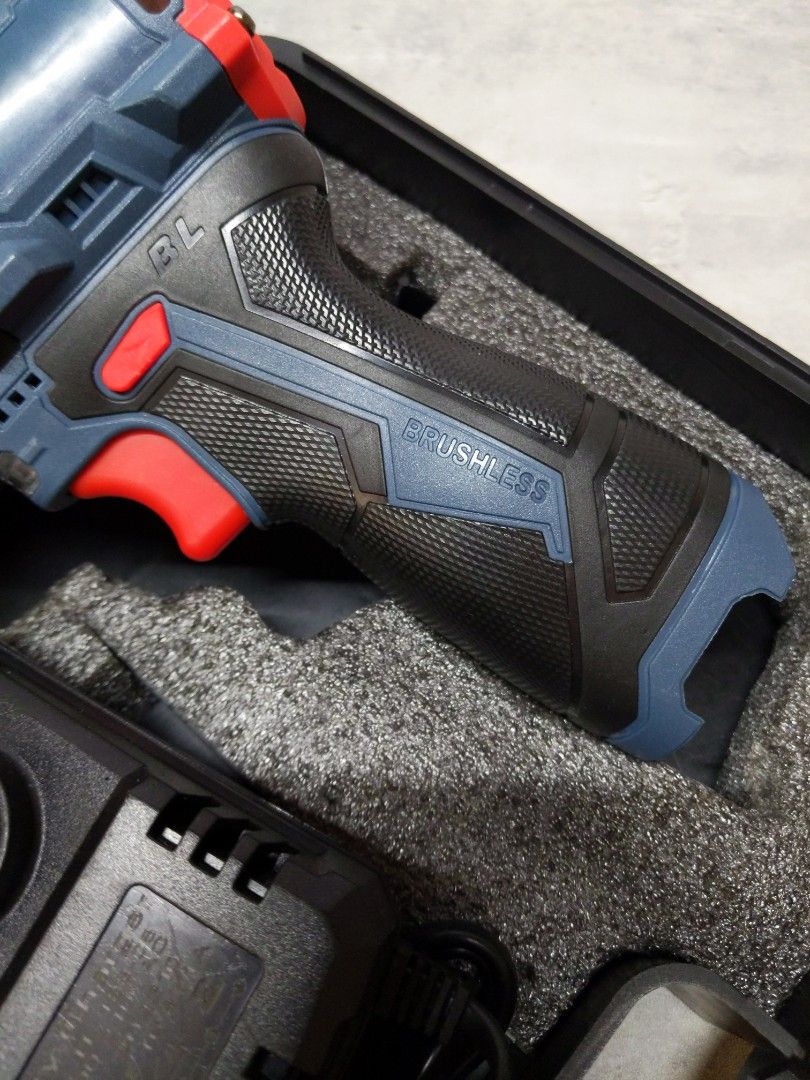 New full set brushless hammer drill driver kit. Impact wall hole making ...