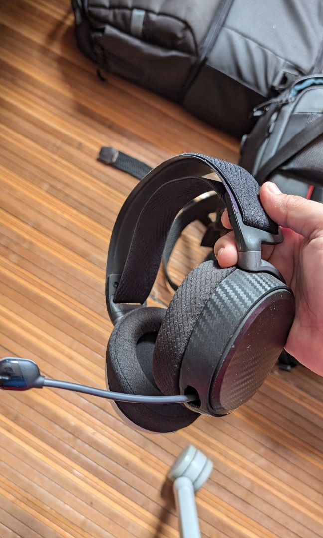 Steelseries Arctic Pro with Hub, Audio, Earphones on Carousell