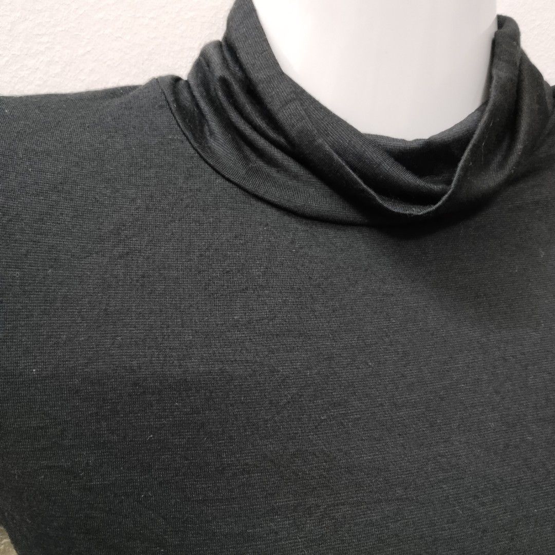 [XS] Uniqlo Black Long Sleeve Turtle Neck Inner Wear Heattech, Luxury ...