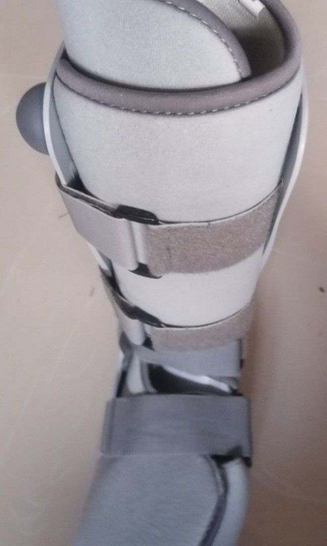 Breg Genesis walker boot (FULL SHELL) M-Size Right, Health & Nutrition ...