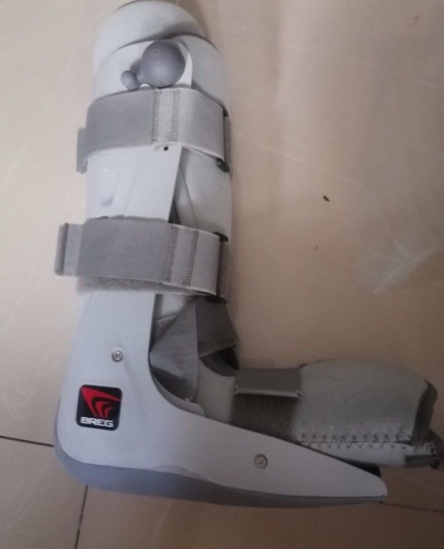 Breg Genesis walker boot (FULL SHELL) M-Size Right, Health & Nutrition ...