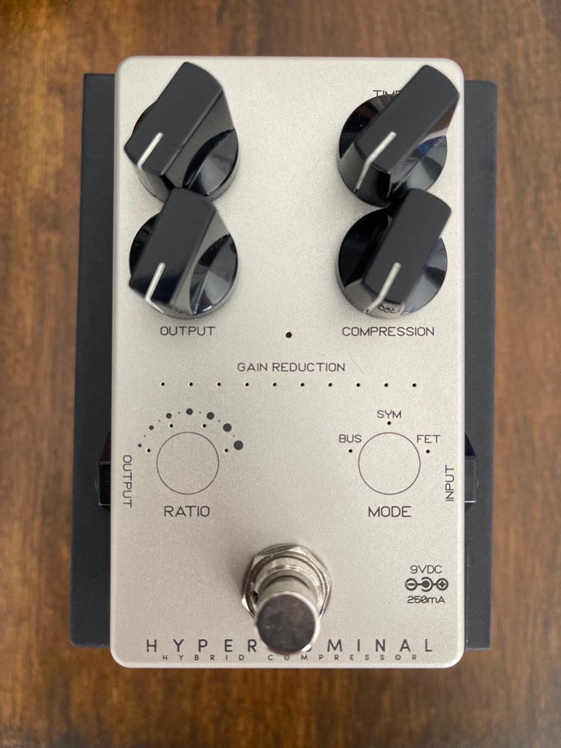 Darkglass Hyper Luminal Bass compressor, Hobbies & Toys, Music & Media ...