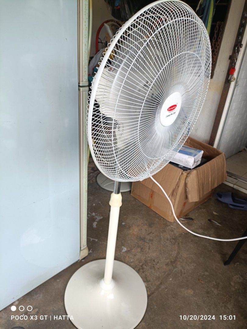 Europace 18" standing fan, Furniture & Home Living, Lighting & Fans ...