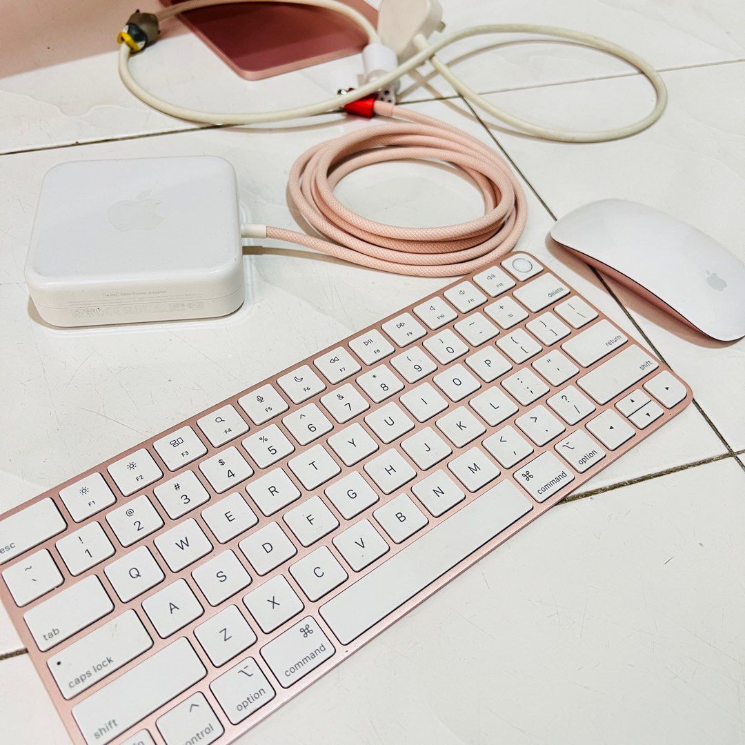 (Faulty - Screen Glitch) imac M1, 2021, 24inch, Computers & Tech, Desktops on Carousell