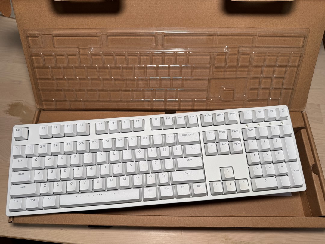 IKBC無線機械鍵盤W210白色Cherry黑軸, 電腦＆科技, 電腦周邊及配件, 電腦鍵盤及相關產品 - Carousell