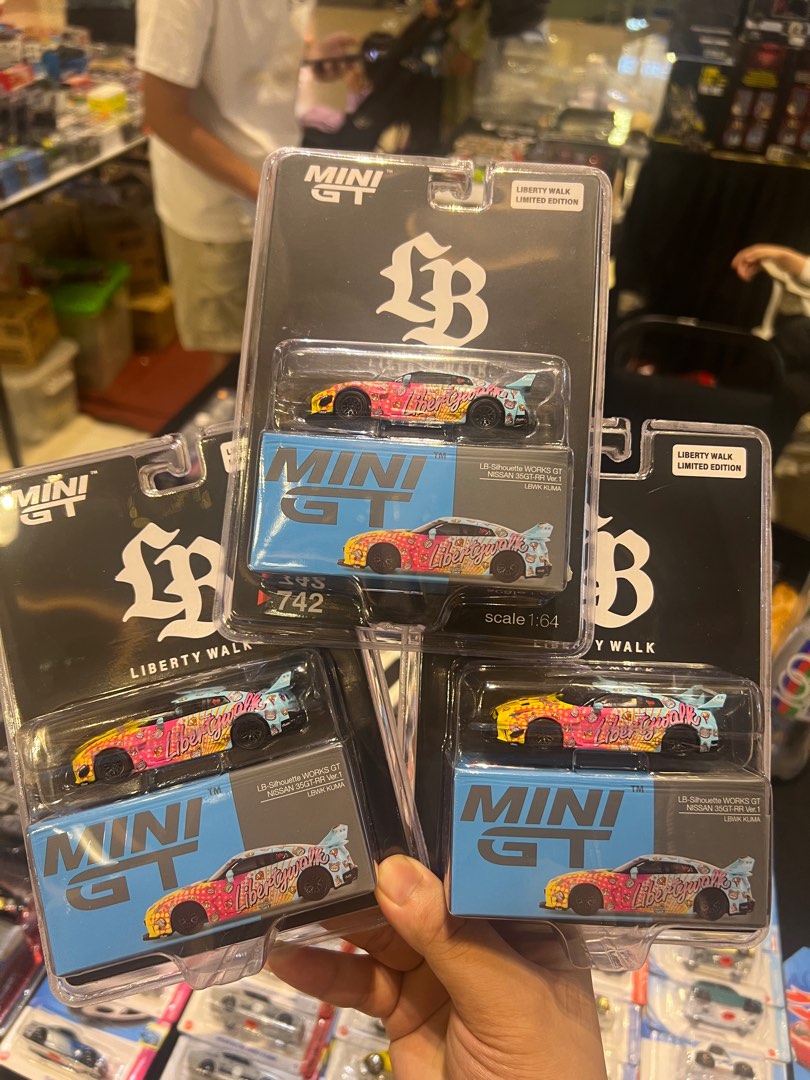 Mini GT R35 LB Card Kuma - Blister, Hobbies & Toys, Collectibles ...