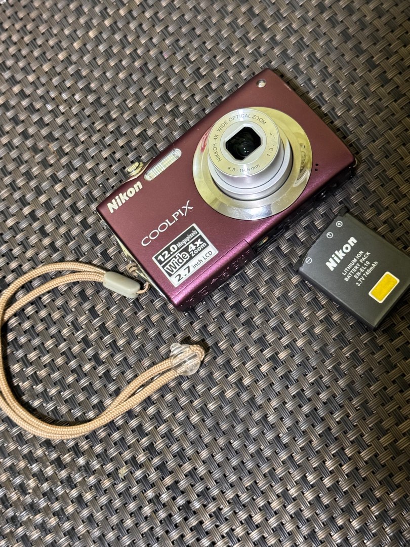 Nikon Coolpix S3000 digicam, Photography, Cameras on Carousell