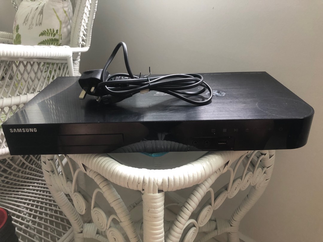 Samsung Blu-Ray Disc Player with Subwoofer and 6 Mini Powerful Speakers ...