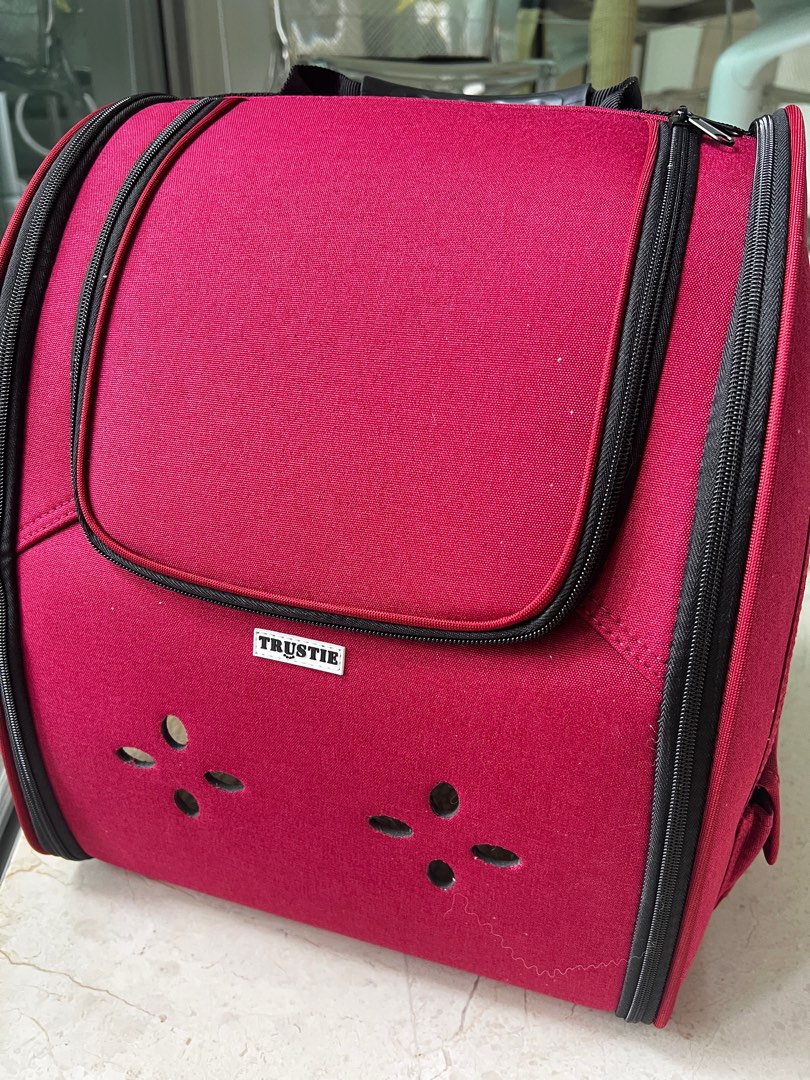 Trustie Pet Carrier red color, Pet Supplies, Homes & Other Pet ...