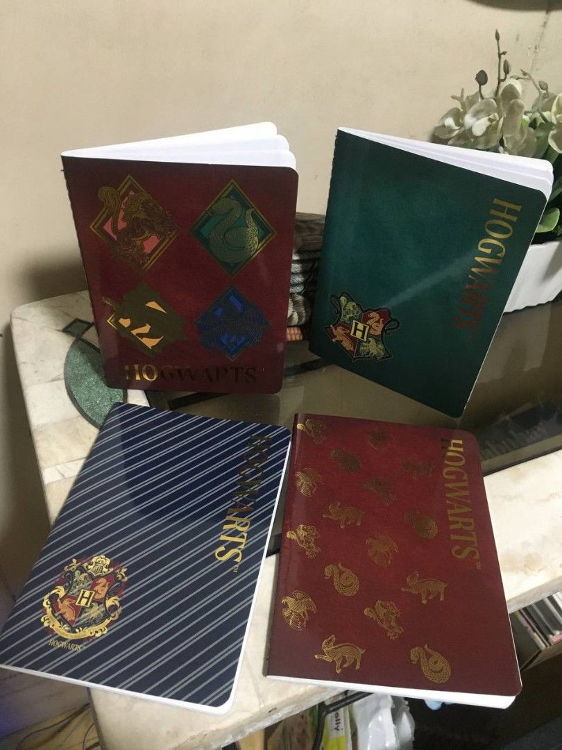 Wizarding World of Harry Potter Universal Studios Hogwarts Gryffindor ...
