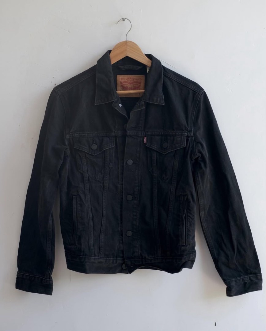 Black denim jacket from Levi Strauss&Co, Men's Fashion, Coats, Jackets and Outerwear on Carousell
