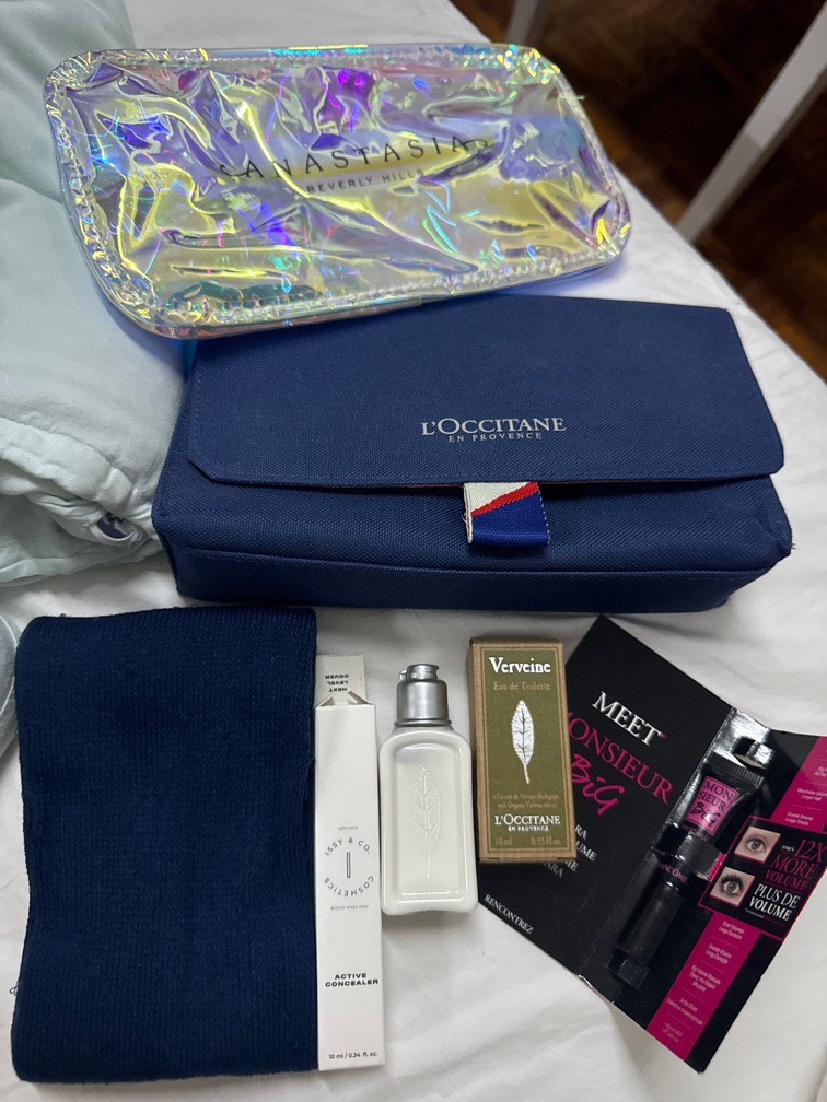 PAL Business Class Travel Kit & Freebies, Luxury, Bags & Wallets on ...