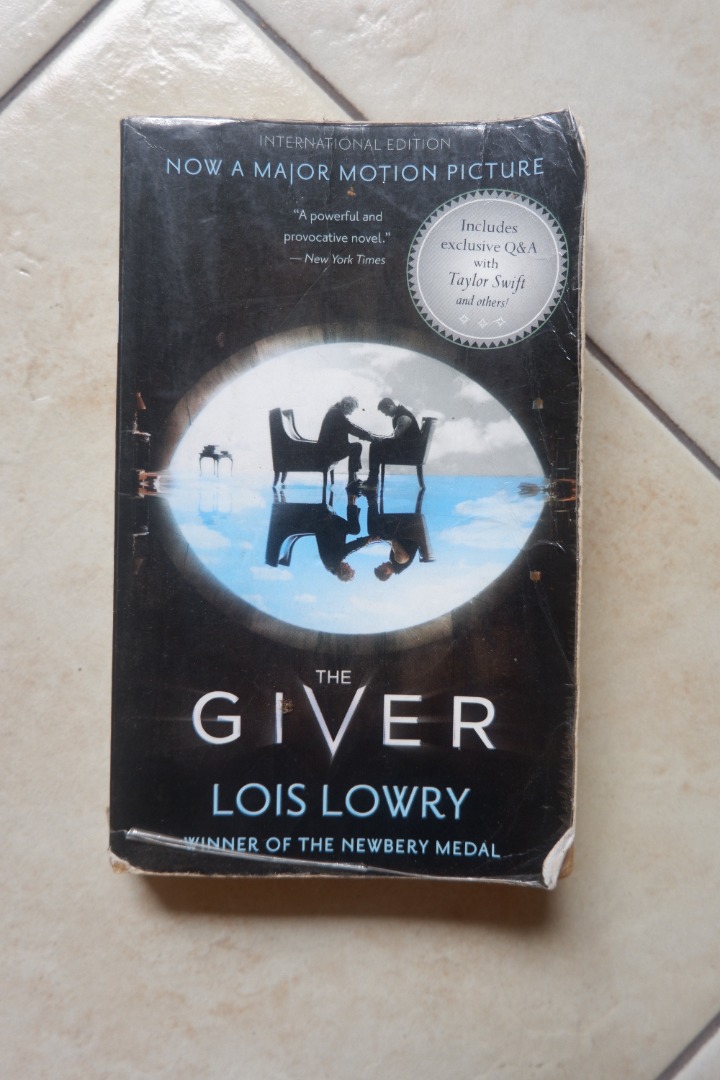 The Giver by Lois Lowry, Hobbies & Toys, Books & Magazines, Fiction ...