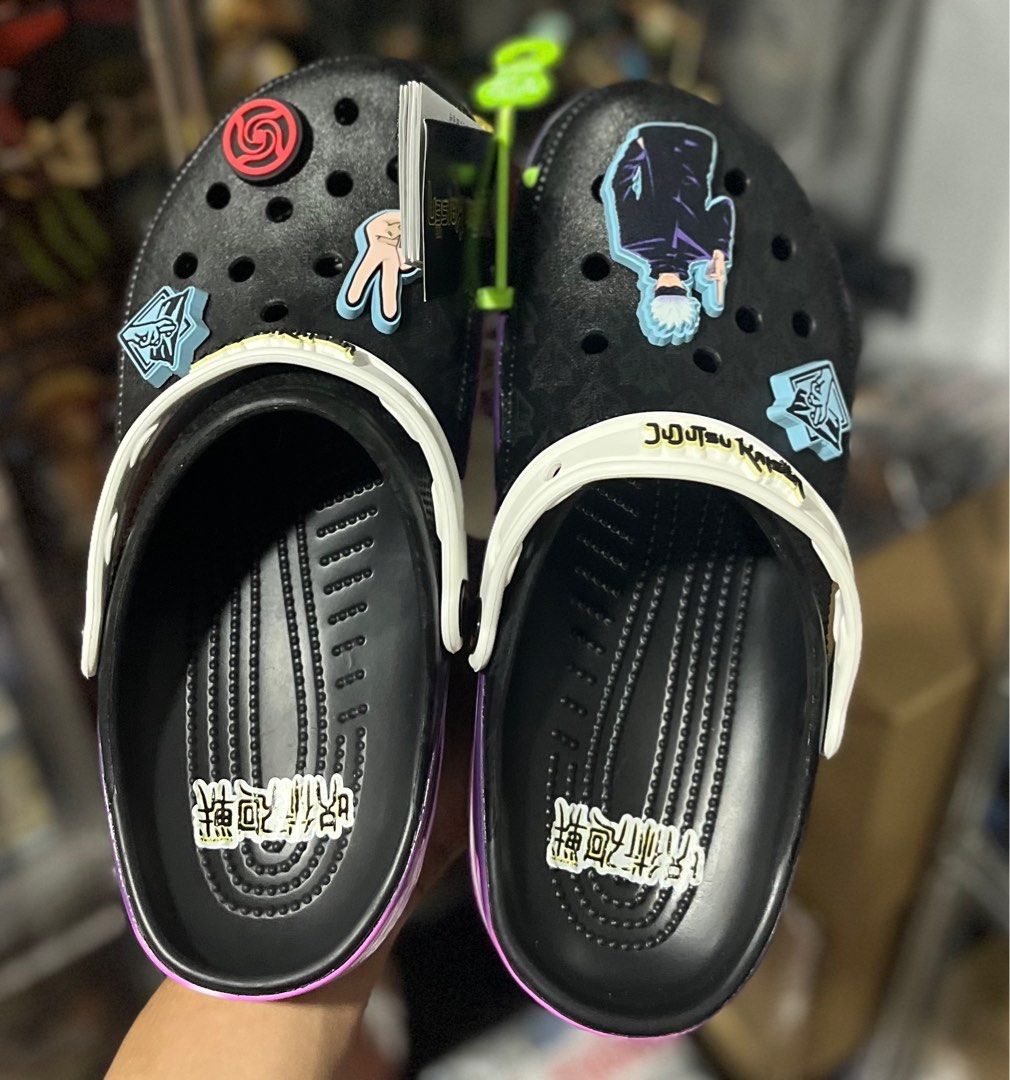 CROCS CLASSIC JUJUTSU KAISEN GOJO, Men's Fashion, Footwear, Flipflops ...