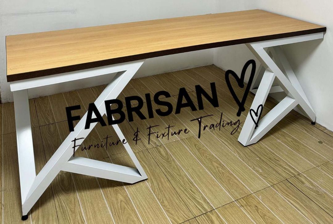 Customized office table with metal legs and laminated table top ...