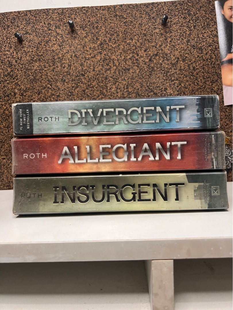 Divergent Series Set (Divergent, Insurgent, Allegiant), Hobbies & Toys ...