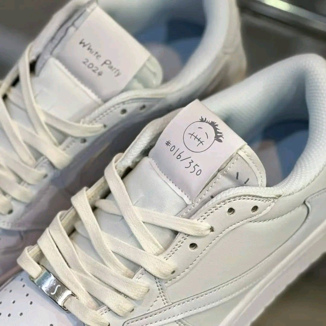 Jordan 1 low travis Scott "white party", Men's Fashion, Footwear ...