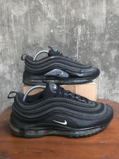 Nike Air Max 97 Full Black, Fesyen Pria, Sepatu , Sneakers di Carousell