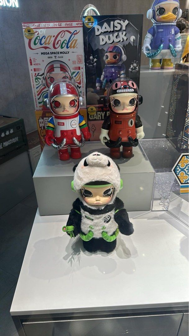 popmart mega space molly panda 400%, Hobbies & Toys, Toys & Games on ...
