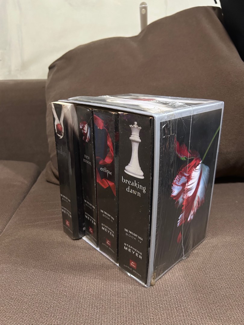Twilight Saga box set, Hobbies & Toys, Books & Magazines, Fiction & Non ...