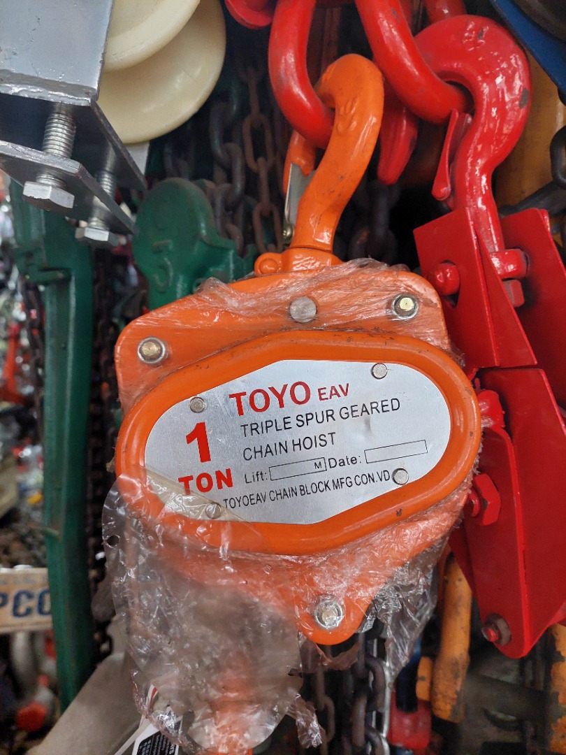 1 Ton TOYO Chain Block, Commercial & Industrial, Construction Tools ...