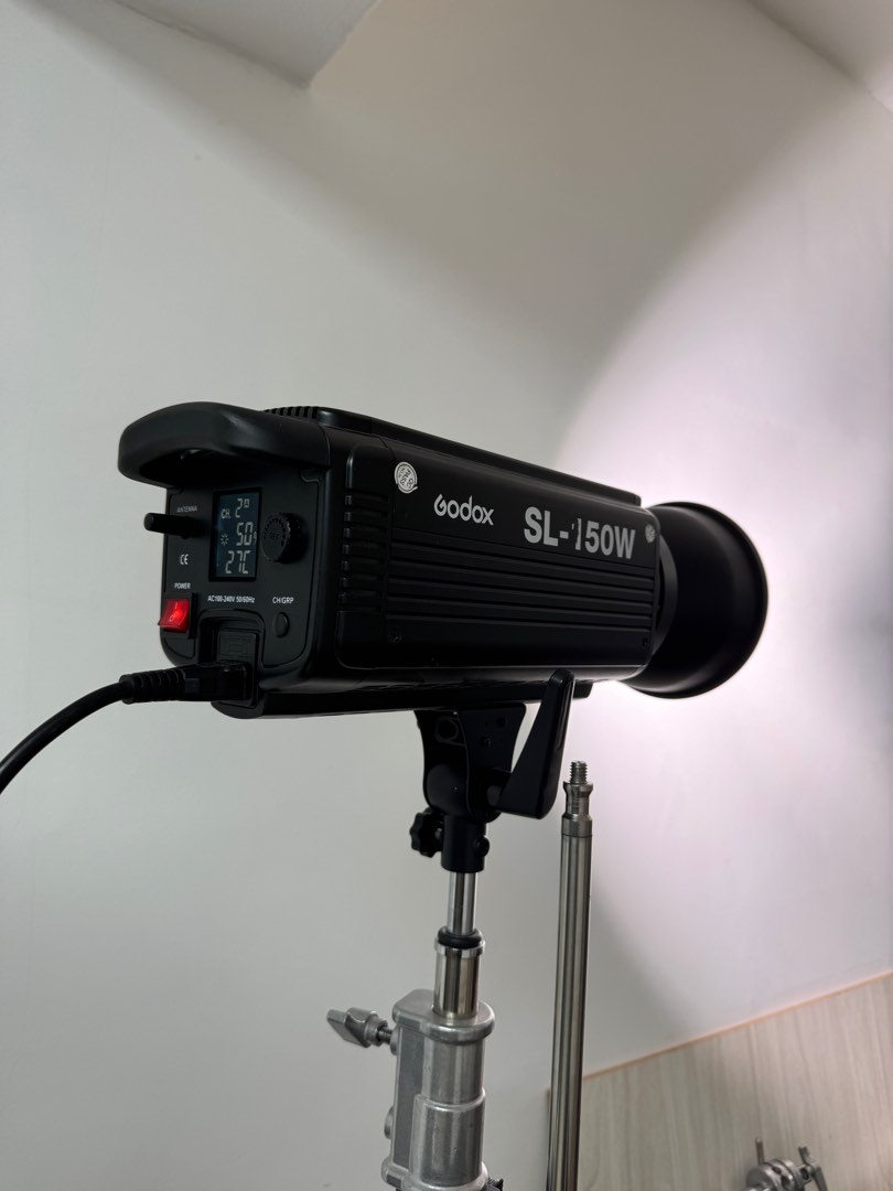 神牛 godox sl-150w LED 燈, 攝影器材, 攝影配件, 燈光及Studio設備 - Carousell