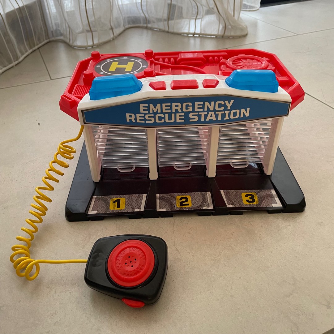 Boy toys Emergency rescue station for police car ambulance and fire ...