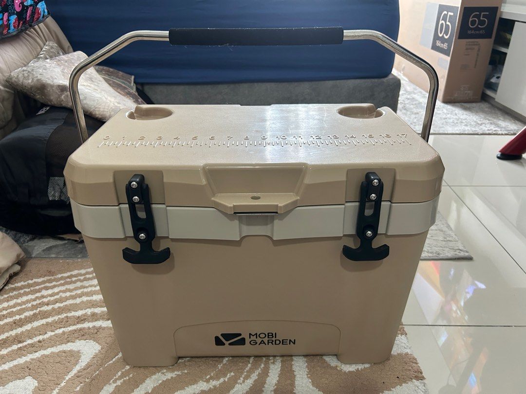 Mobi Garden Cooler Box 25L, Sports Equipment, Hiking & Camping on Carousell