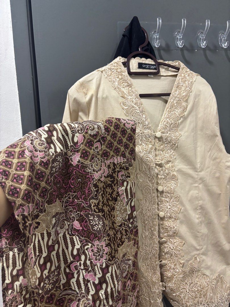amir basri set kebaya cream nude brown dan pario, Women's Fashion, Muslimah Fashion, Baju Kurung ...
