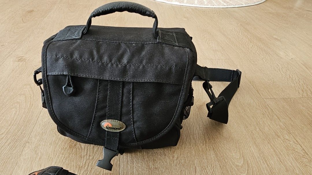 Sony DSLR-A350 camera with lens (Full kit) on Carousell