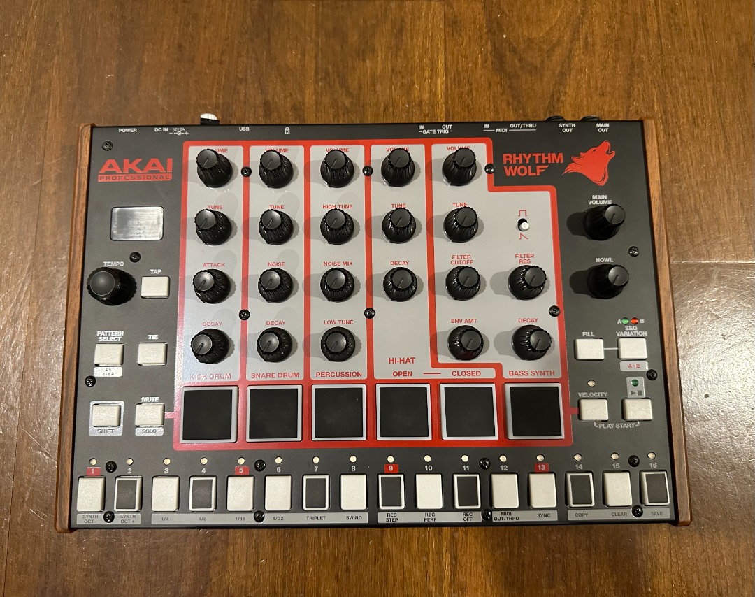 AKAI - RHYTHM WOLF - Analog Drum Machine and Bass Synthesizer, Hobbies ...