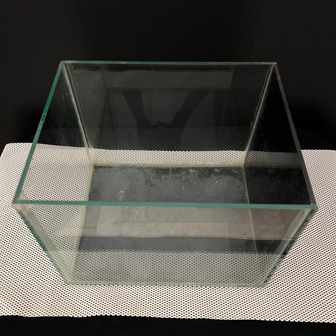 Aquarium kaca bekas ( harga pas ), Perabotan Rumah di Carousell